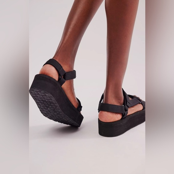 Teva | Shoes | Teva Flatform Universal Sandals Black | Poshmark
